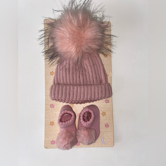 DANBAR | Accessories | New Baby 2 Months Knitted Hat And Socks With ...